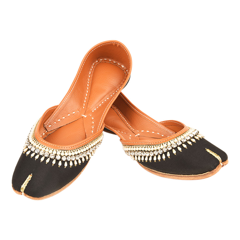 Indian Jutti In Black With Pearl And Diamond