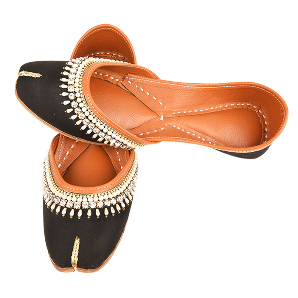 Indian Jutti In Black With Pearl And Diamond
