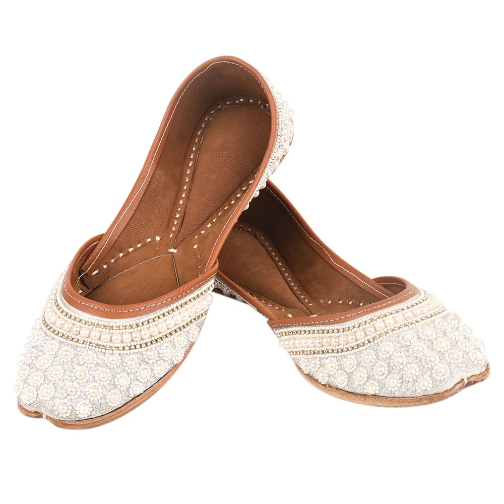 Pearl White Punjabi Jutti