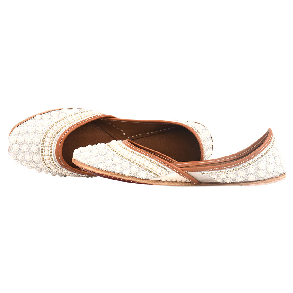 Pearl White Punjabi Jutti